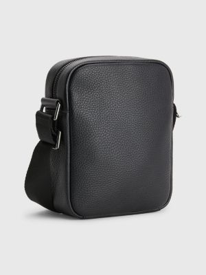 Pebble Grain Small Reporter Bag Black Tommy Hilfiger