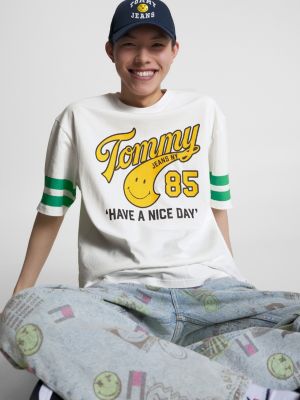 Tommy Jeans x Smiley® genderneutrales T-Shirt mit Slogan | WEIß | Tommy ...
