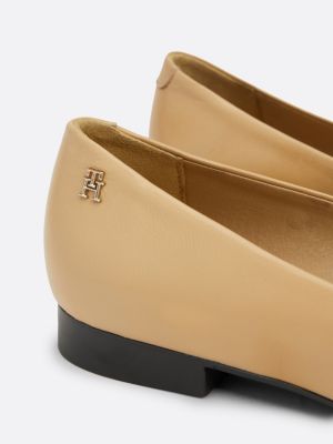 Leren Ballerina Met Spitse Neus En Monogram Khaki Tommy Hilfiger