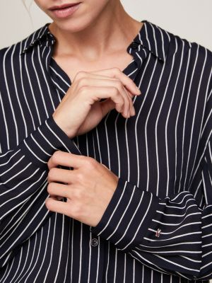 Regular Fit Krepp Bluse Mit Metall Flag Blau Tommy Hilfiger